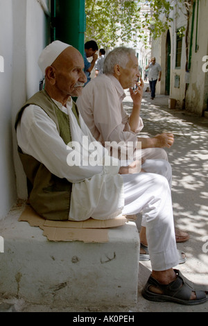 Tripoli, Libya. Libyan Man Wearing Traditional Holi (Cloak) and Tagiyah ...