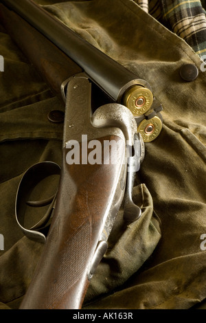 Side by side 12 bore shotgun loaded Stock Photo - Alamy