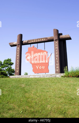 Welcome to Wisconsin Sign at the State Line on I 94 Stock Photo - Alamy