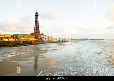 beach at blackpool low tide winter Stock Photo - Alamy