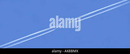 airplanes on collision course Stock Photo - Alamy