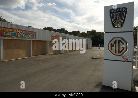 MG Rover dealer closed and boarded up after the collapse of the Rover ...