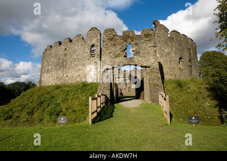 The entrance to Restormel Castle at Lostwithiel, Cornwall Stock Photo ...