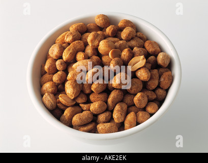 A bowl of peanuts vegetarian nibbles editorial food Stock Photo - Alamy