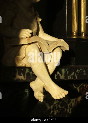 marble statue sitting crossed legs Stock Photo - Alamy