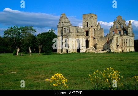 Estland, Haapsalu (Hapsal), Ruine des Herrenhauses Ungru Stock Photo ...