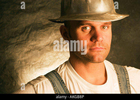 Oilfield worker 30 40 years old construction worker roughneck ...