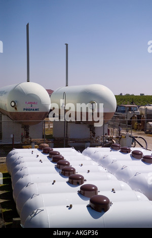 natural gass tanks in sun energy lng clean polution burning propane gas ...