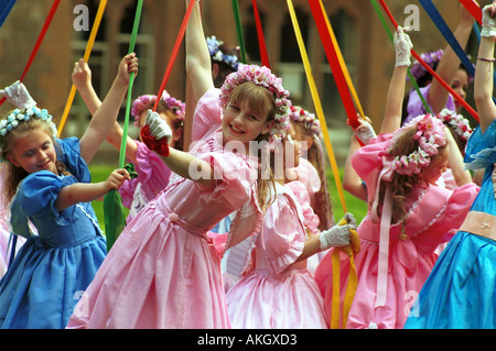 1st of May dance around the maypole UK John Robertson 2005 Stock Photo ...