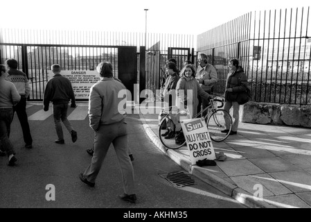 Wapping Dispute 1986 London England Stock Photo - Alamy