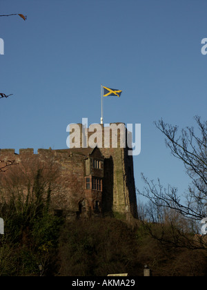 Tamworth Castle flying ancient flag of Mercia Stock Photo - Alamy