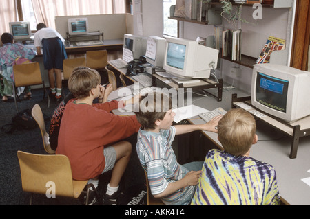 Library computer area Stock Photo - Alamy
