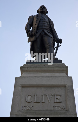 Memorial statue to Clive of India, London, England Stock Photo - Alamy