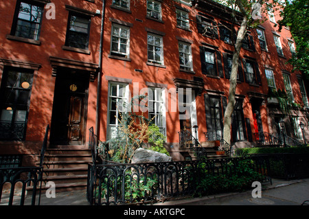Townhouses in the Chelsea neighborhood of NYC Stock Photo - Alamy