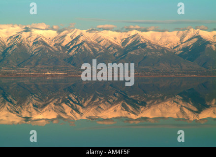 mountains reflected in the water Stock Photo - Alamy