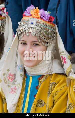 Traditional Turkish folk dance troupe Stock Photo - Alamy