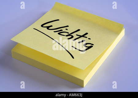 Yellow reminder note "Wichtig" (important) on the page of a calendar ...