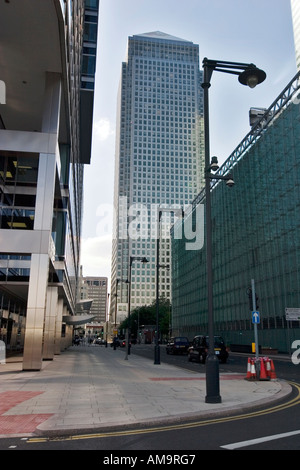 View down the North Colonnade towards One Canada Square and HSBC ...