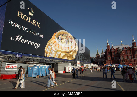 LARGE ROLEX WATCH ADVERTISEMENT AND CROWDS OF PEOPLE IN MANEZHNAYA ...