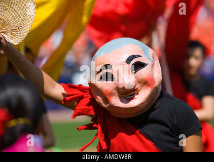 Taiwanese dancer wearing colorful mask Stock Photo - Alamy