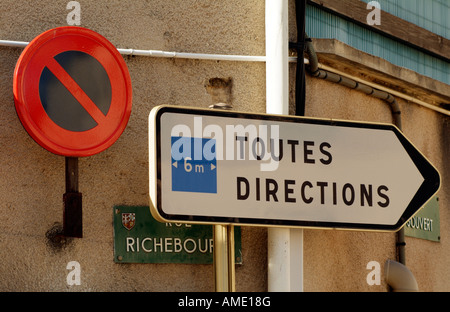French 'Toutes Directions' (All Directions) road sign Stock Photo - Alamy