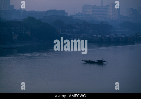 Howrah Bridge from the River Hugli (River Hooghly), Kolkata (Calcutta ...