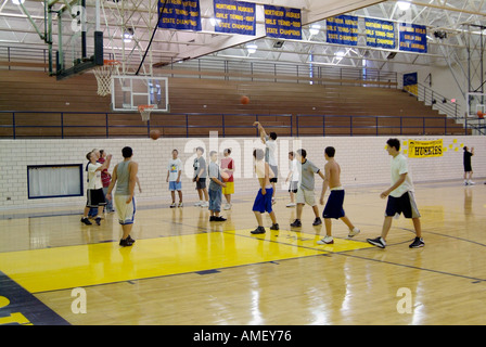 High school gym class is for learning and exercise Stock Photo - Alamy