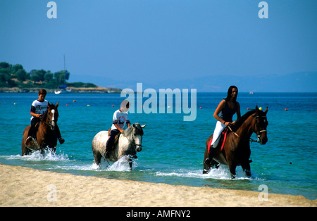 Griechenland, Chalkidiki, Sithonia, Reiter am Strand von Porto Carras Stock Photo - Alamy