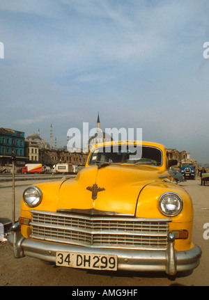 Türkei, Istanbul, Sammeltaxi (türk. Dolmus) auf Halteplatz vor Yeni ...