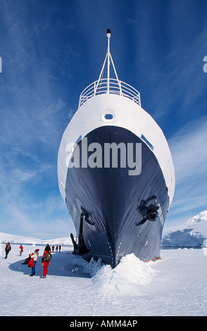 Clipper Adventurer cruise ship, Clipper Adventurer, cruise ship, ice ...