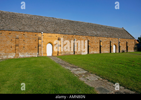 Swalcliffe Barn, Oxfordshire, England, UK Stock Photo - Alamy