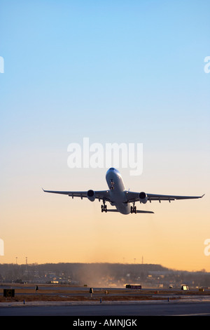 airplane taking off Stock Photo - Alamy