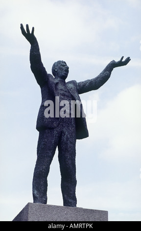 Statue of Big Jim Larkin union organiser on Dublin s main thoroughfare ...