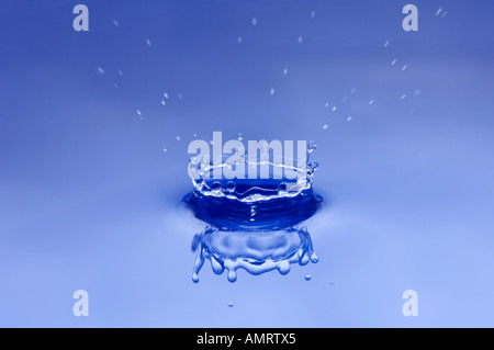 Water Drop Splash extreme closeup frozen motion Stock Photo - Alamy