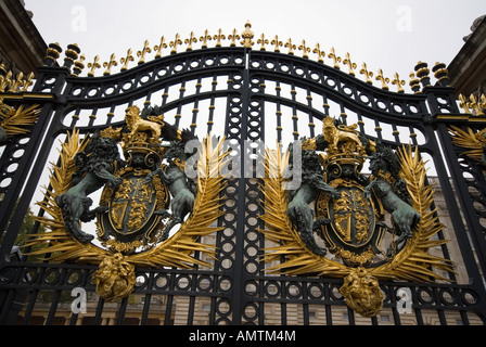 Buckingham Palace gate with gold logos London Stock Photo - Alamy