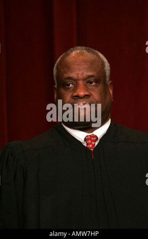 Supreme Court Justice Clarence Thomas departs the U.S. Capitol in ...