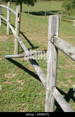 broken wooden rail fence Stock Photo - Alamy