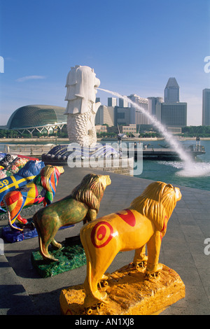 Singapore, Merlion Statue and Suntec City Skyline Stock Photo - Alamy