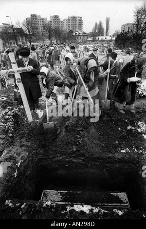 24 12 1989 Bucharest Romania The Romanian Revolution with the army and ...