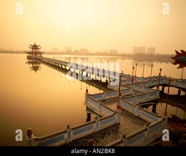 Lotus Lake / Nine Cornered Bridge & Wuli Pagoda / Dawn / Sunrise ...