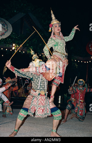 Thai Classical Dancing / Lakhon & Khon Dancers in Traditional Costume ...