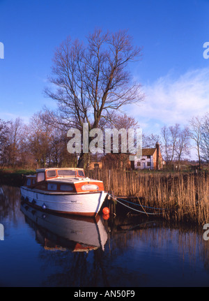 The Locks pub, Geldeston, Norfolk, England, UK Stock Photo - Alamy