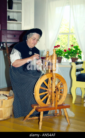 Old Lady At A Spinning Wheel Stock Photo - Alamy