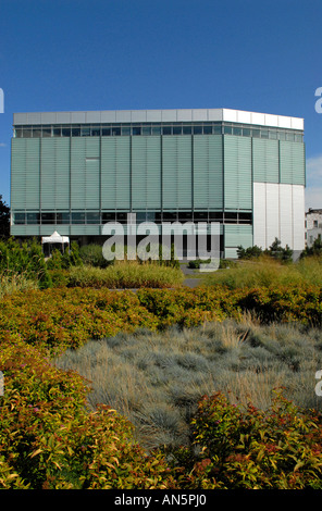 Modern architectural details in Montreal, on the Pavillon Adrien Pinard ...