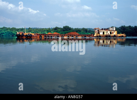 Self propelled ore barge on Mandovi river Stock Photo - Alamy