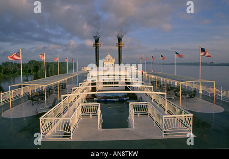 A view of the paddlewheel steamboat Delta Queen on the Mississippi ...