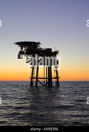 Mungo oil rig Stock Photo - Alamy