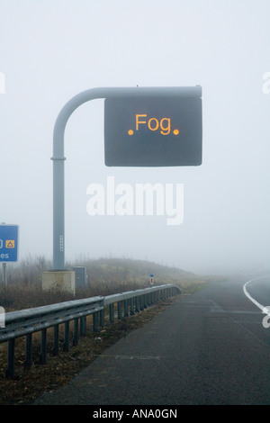 Fog sign on the M40 motorway. M40, Adderbury, Oxfordshire, England ...
