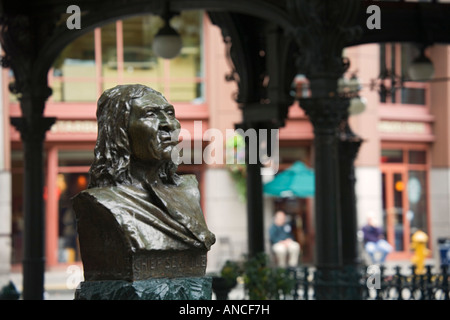 Chief Seattle statue, Pioneer square Stock Photo - Alamy