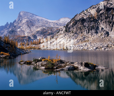Little Annapurna mountain in the Enchantment Lakes Wilderness Area ...